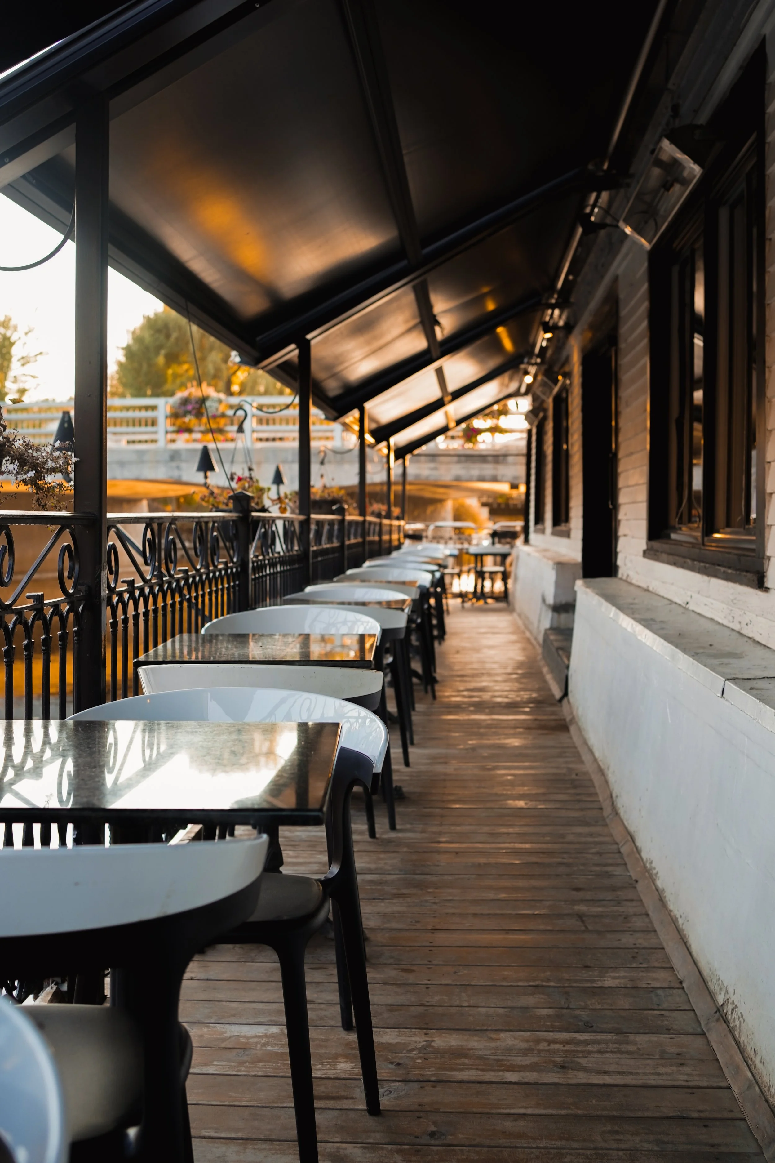 [Estrie, North Hatley] Pilsen Restaurant & Pub — On va se promener