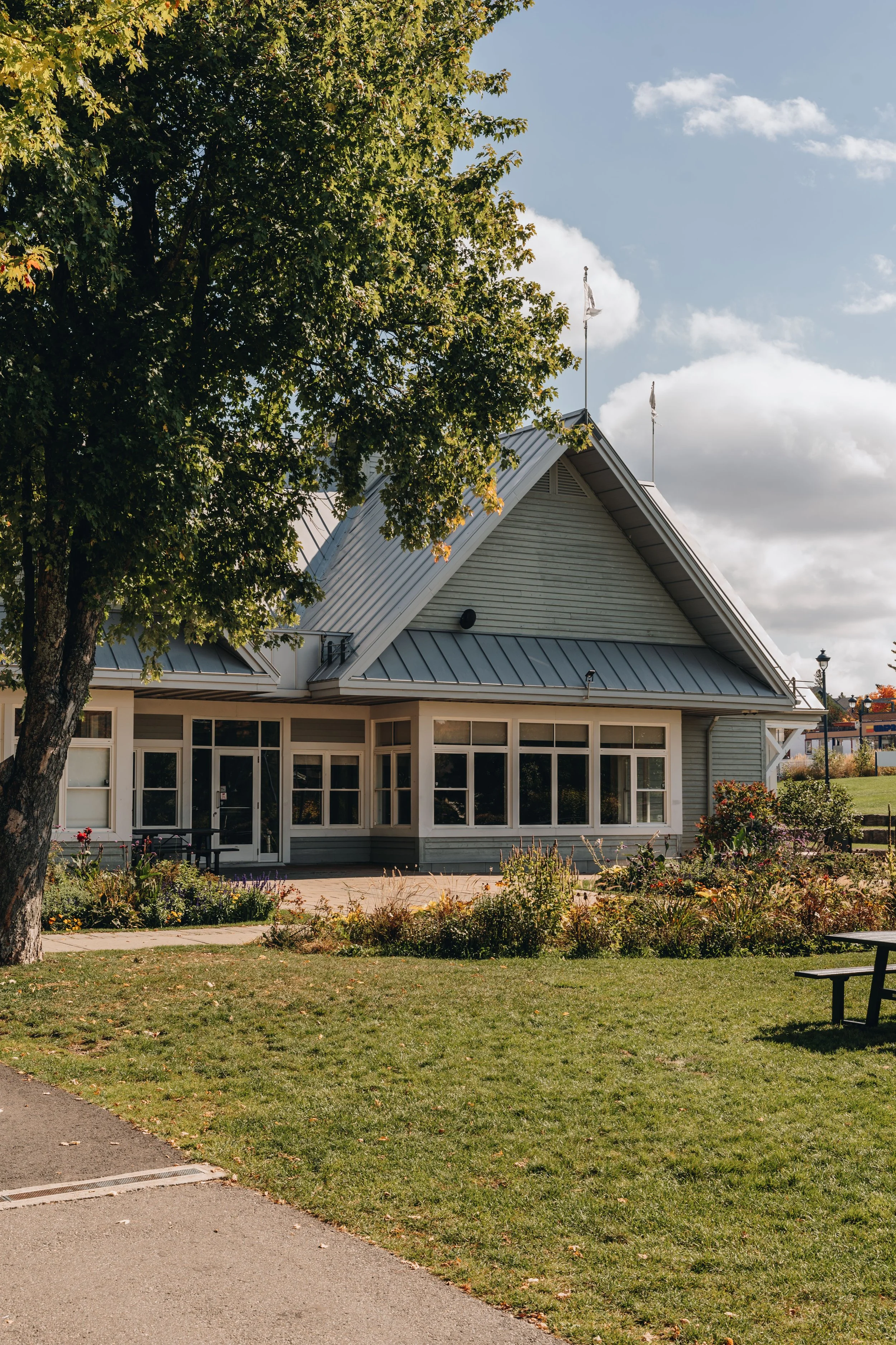 [Laurentides, Sainte-Agathe-des-Monts] Place Lagny — On va se promener