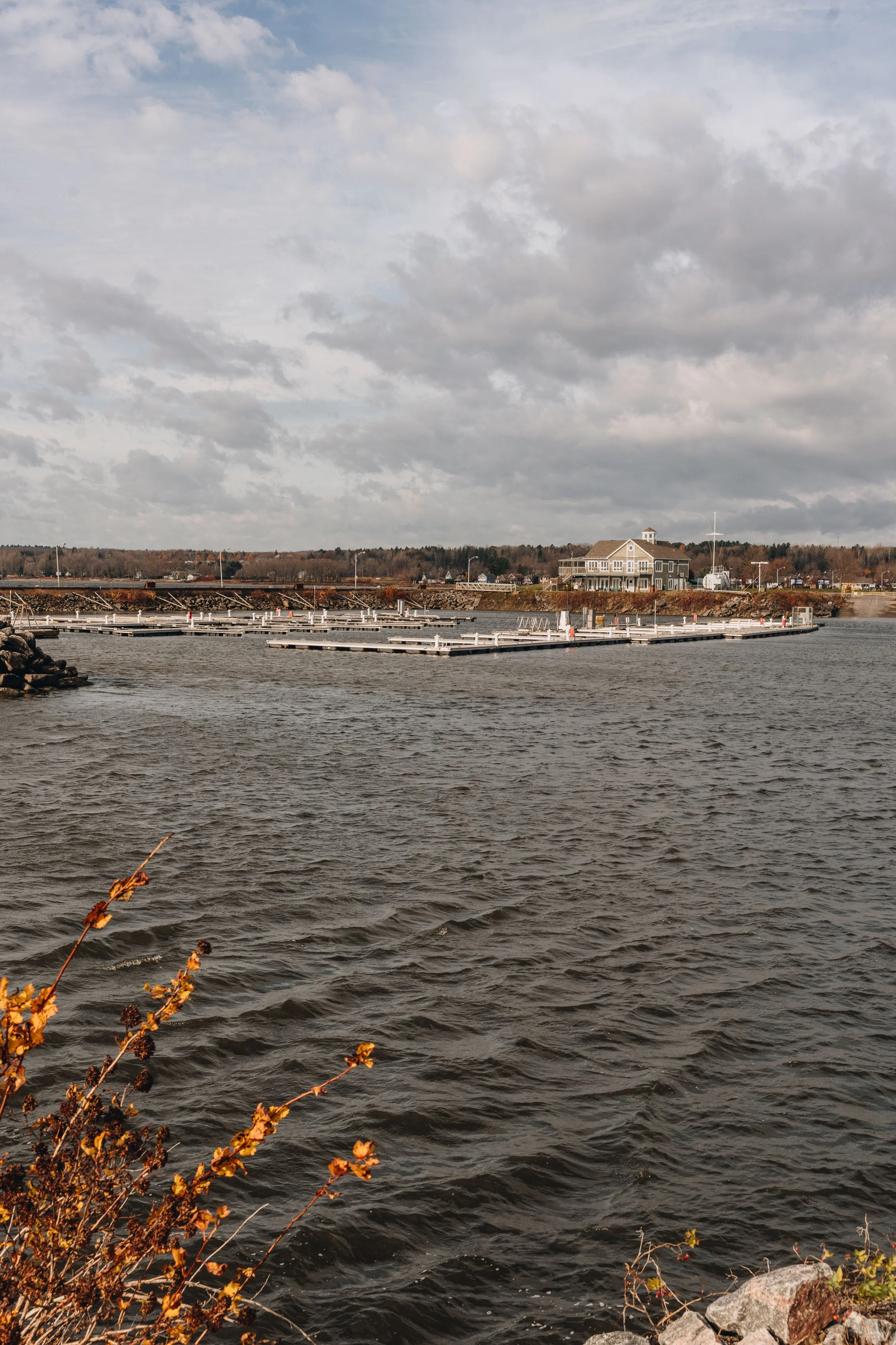 [Québec, Portneuf] Quai de Portneuf — On va se promener