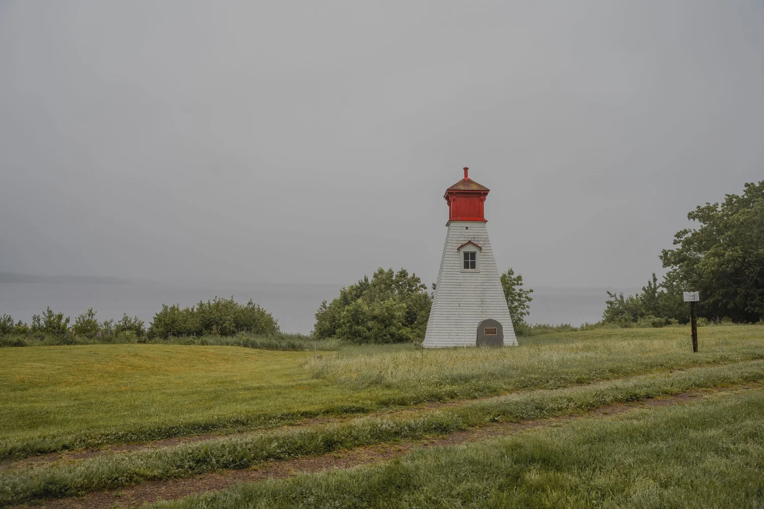 [NB, Cambridge-Narrows] Hendry Farm Lighthouse — On va se promener