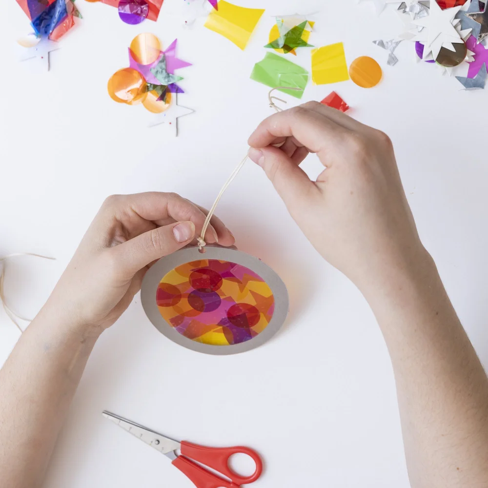 DIY Suncatcher — Minni