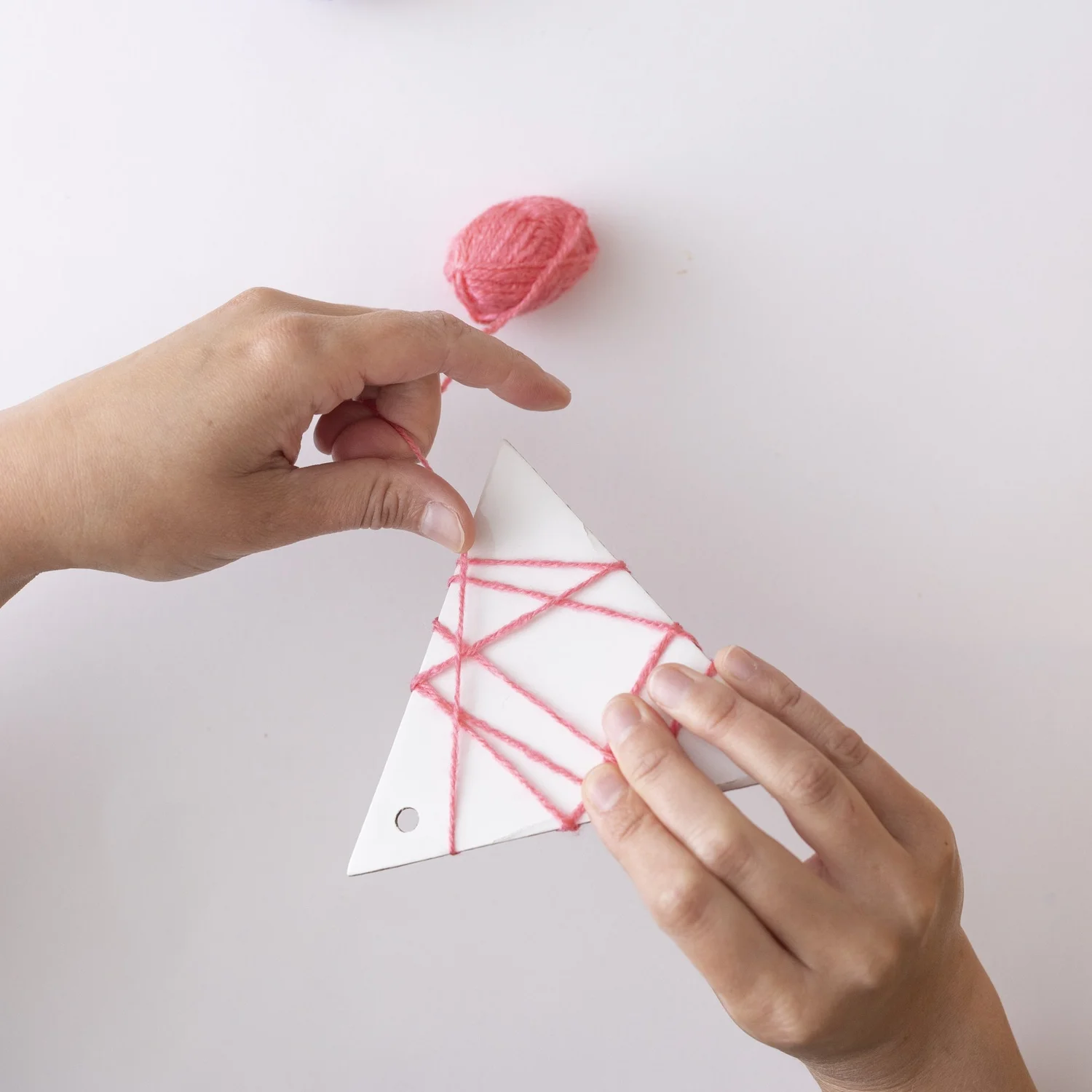 DIY Yarn Mobiles — Minni