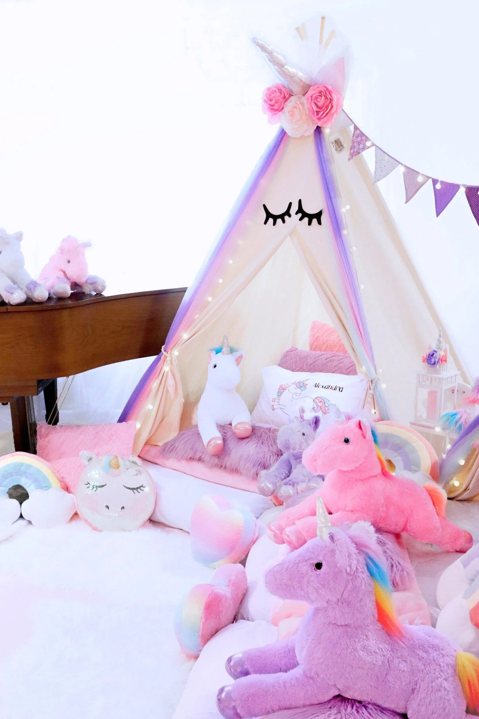 Unicorn Themed Parties - Picnics & Slumber Parties - Unicorn Party ...