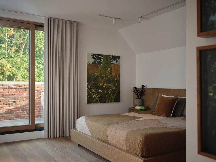 Montague House (featured) — Derek Nicholson