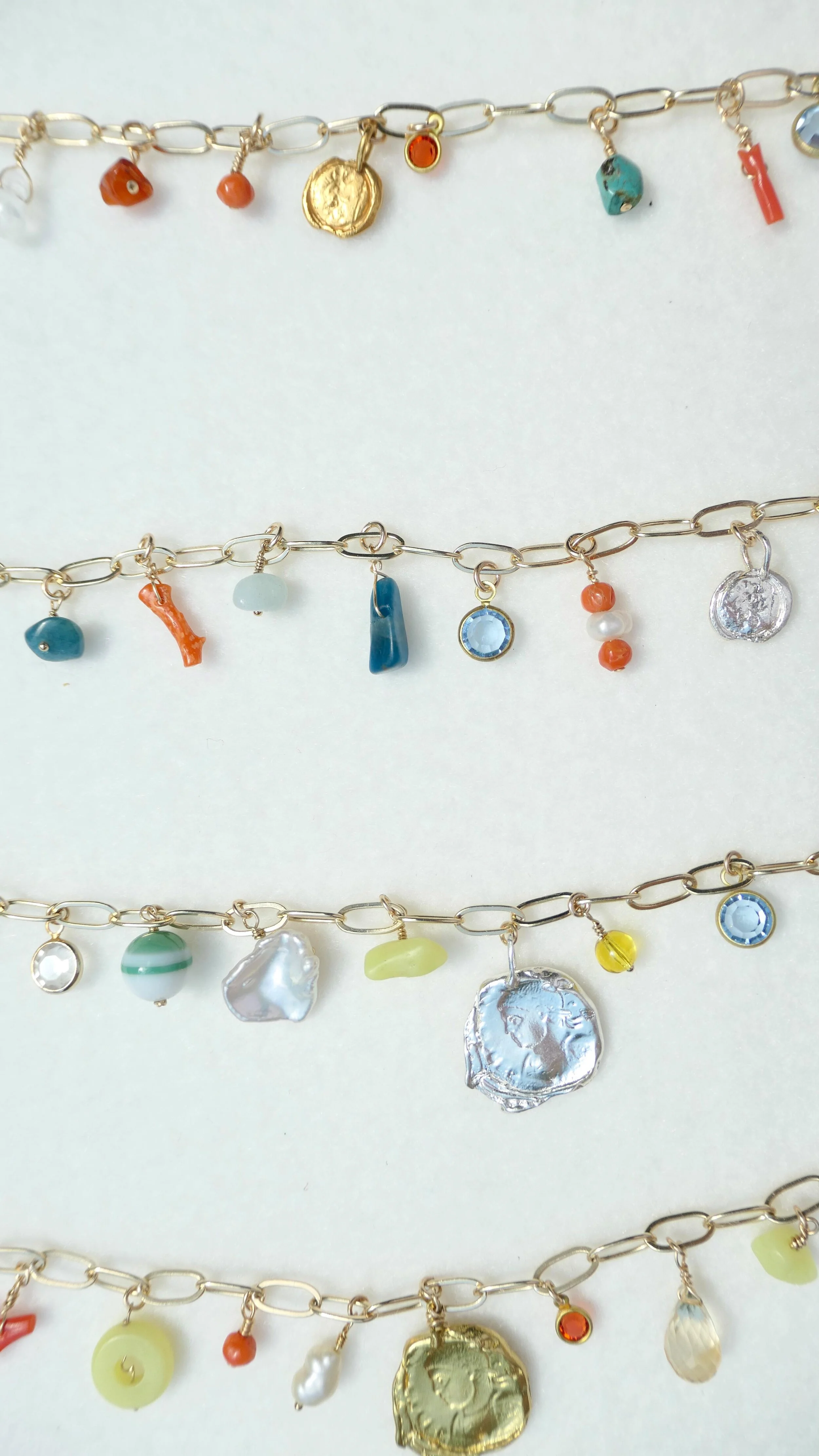 Contact and connect — Musée Roo