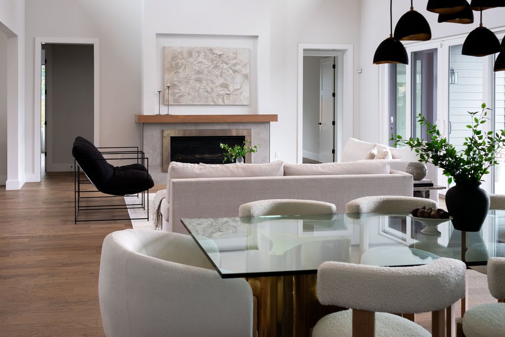 HOME STAGING — Love Ding