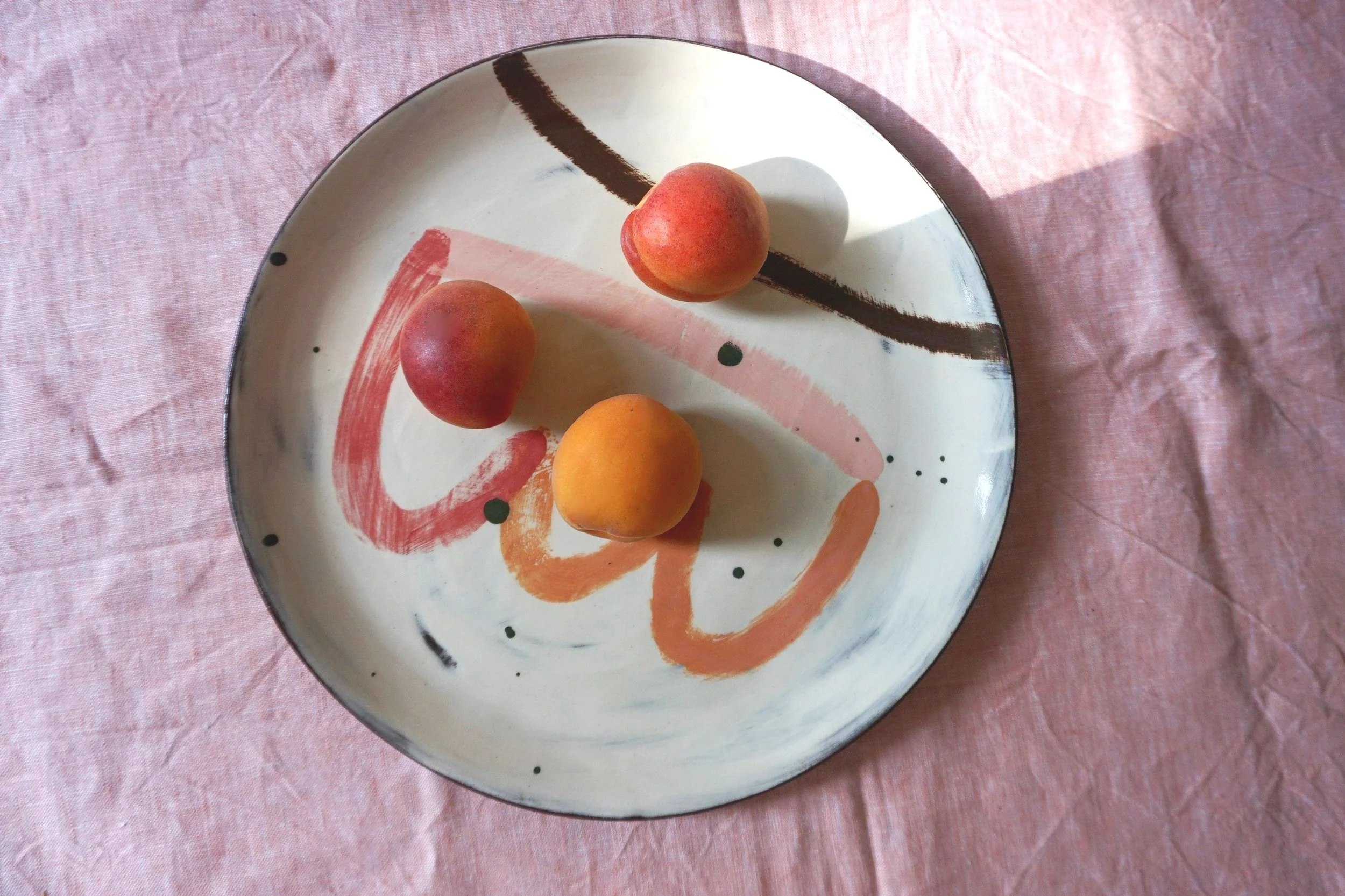 HANDCRAFTED CERAMIC TABLEWARE AND CREATIVE WORKSHOPS