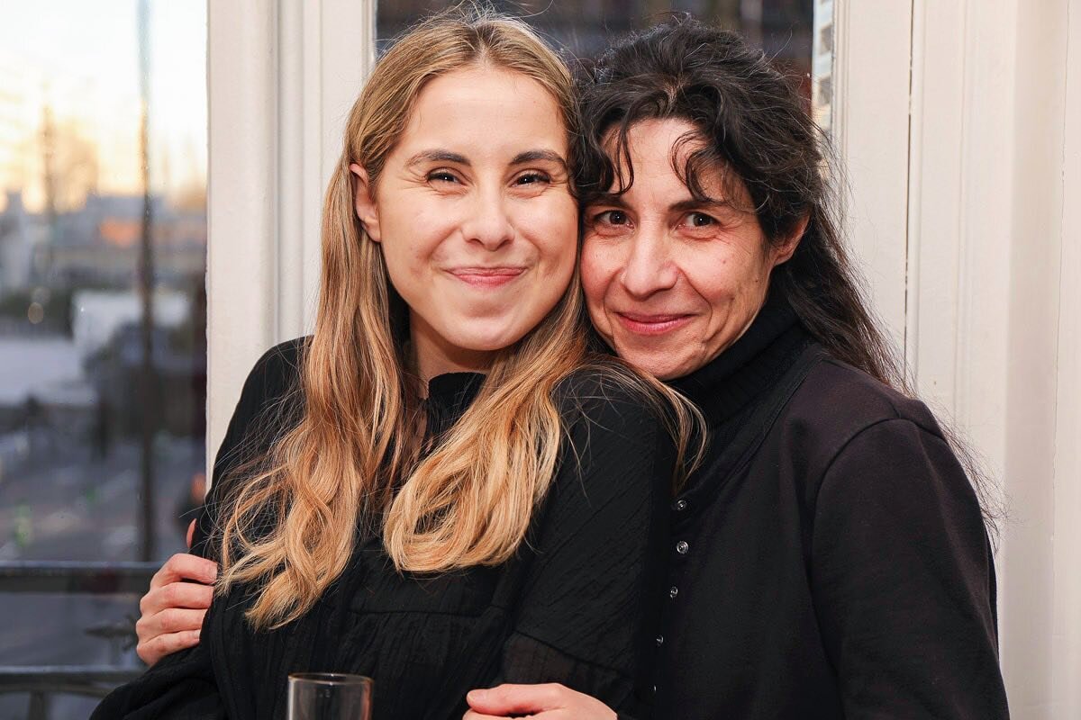 CONTACT — Iris Goldsztajn