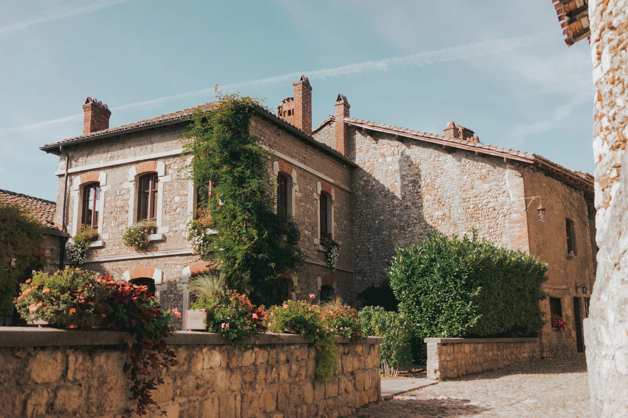 Travel Guide To Perouges France - Easy Day Trip From Lyon | In Between ...