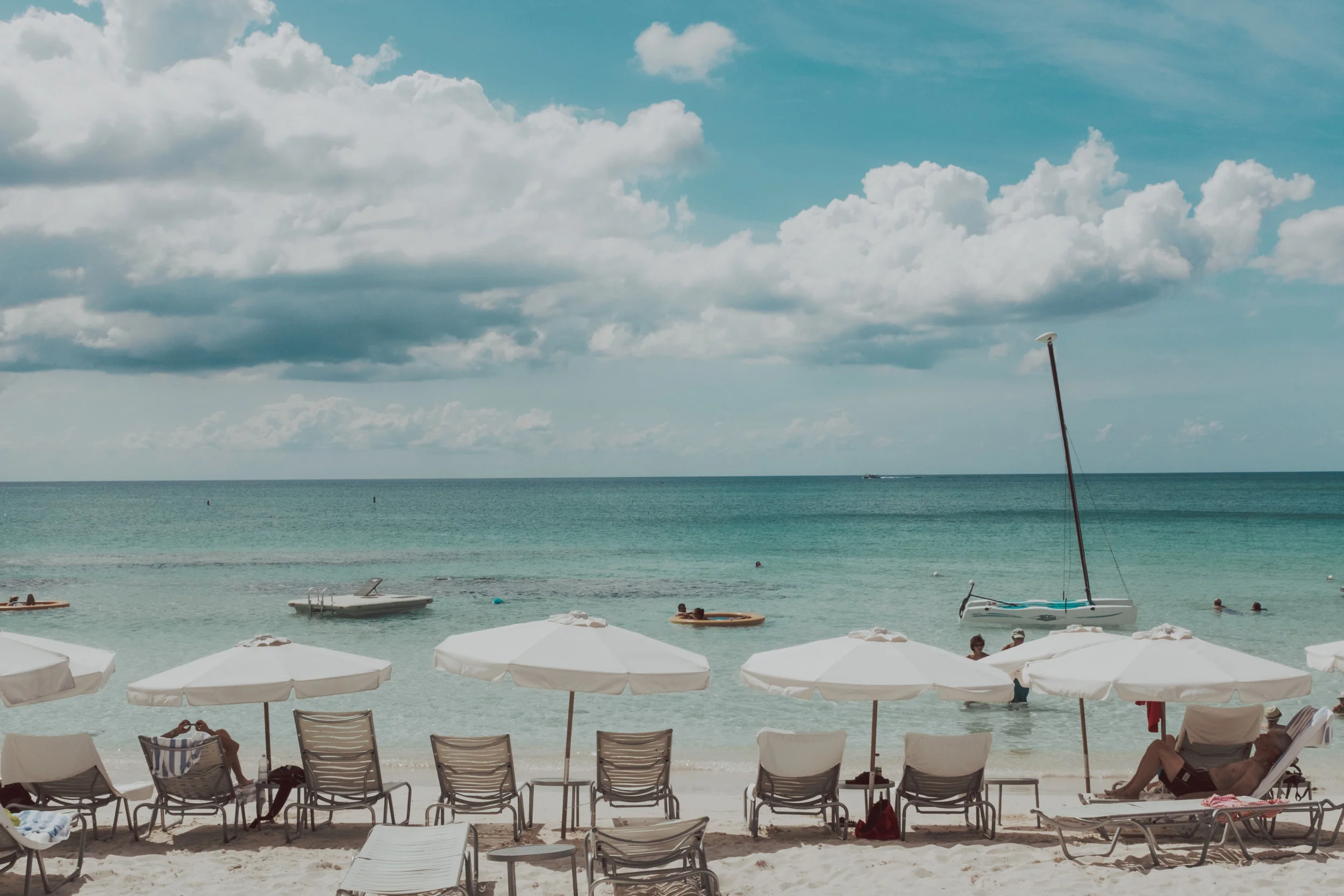 The Cayman Islands - Diving Paradise | In Between Pictures