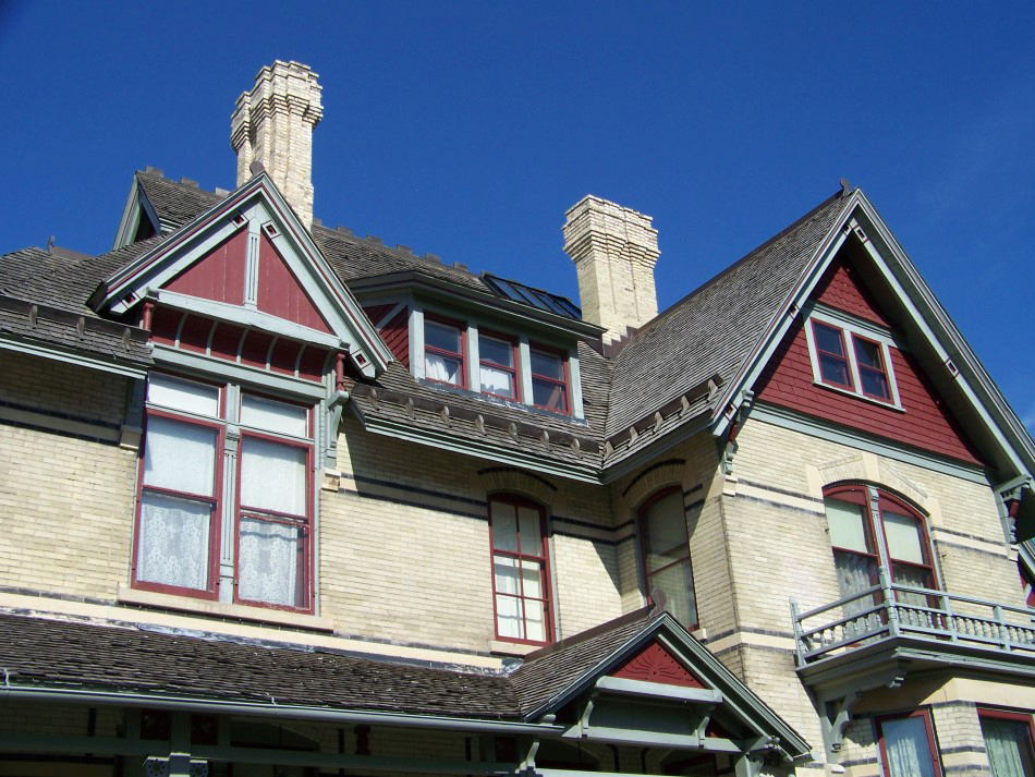 Queen Anne Style Victorian Architecture — Hearthstone Historic House Museum