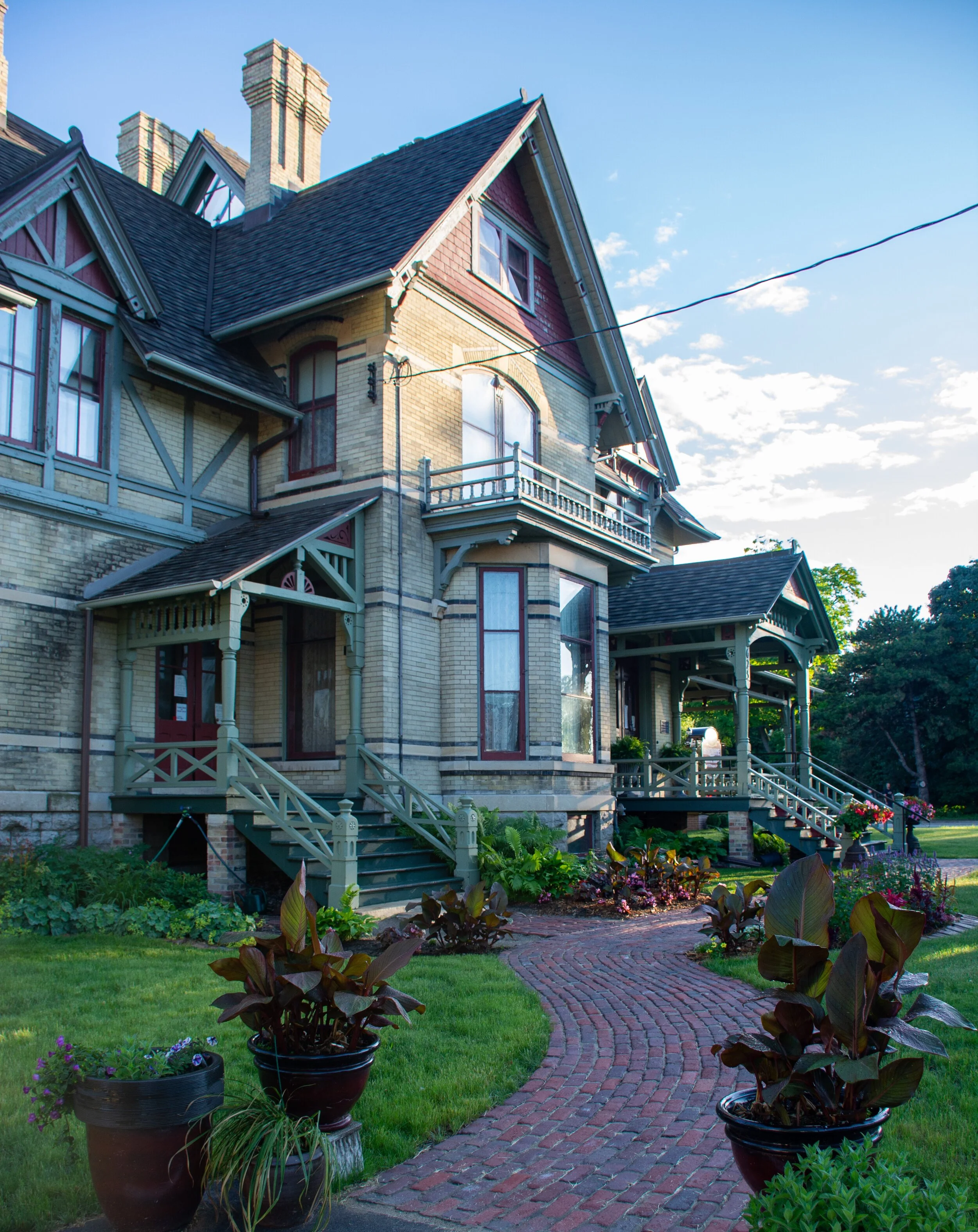 Walking Tours — Hearthstone Historic House Museum