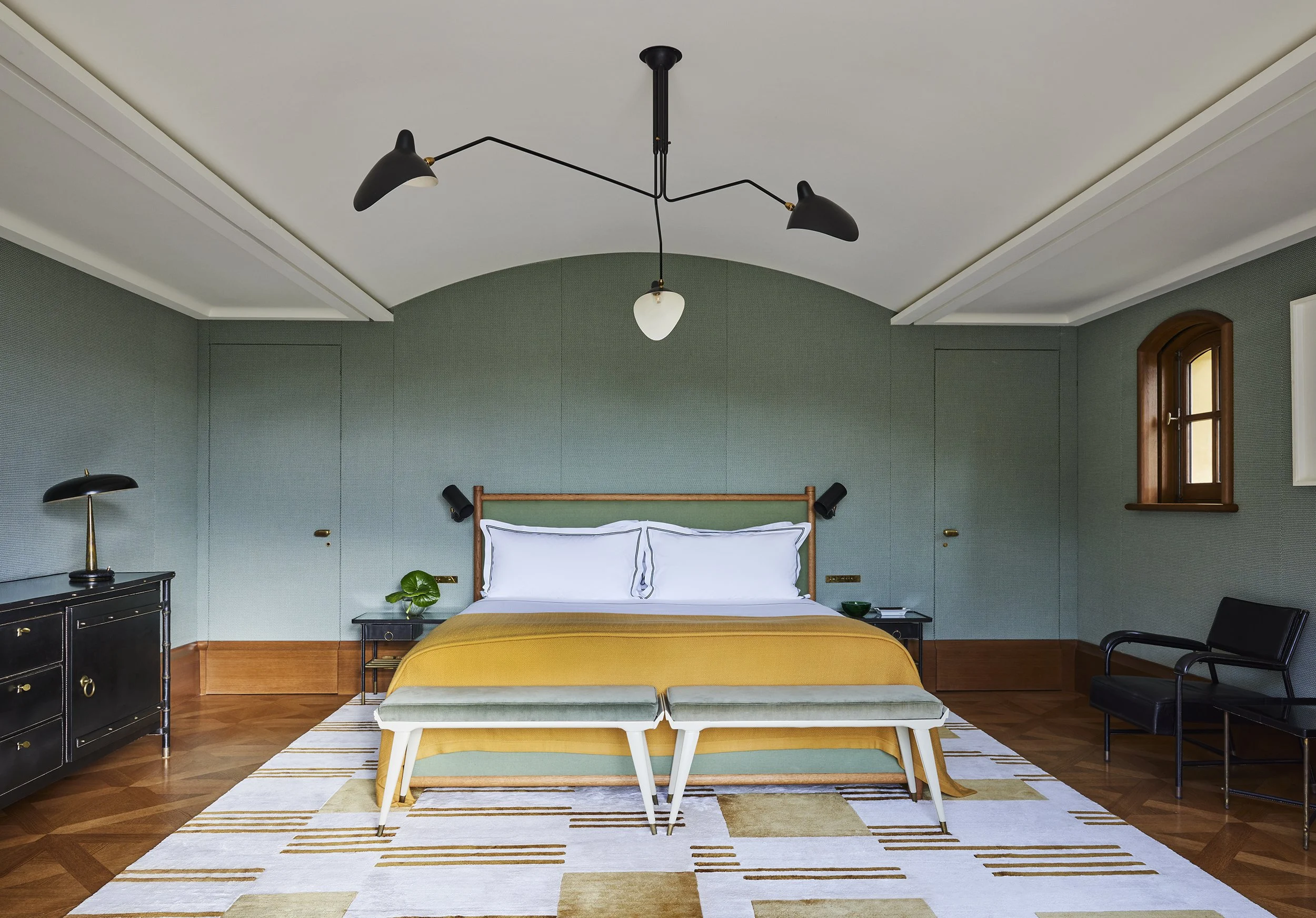 ST.TROPEZ — Peter Mikic