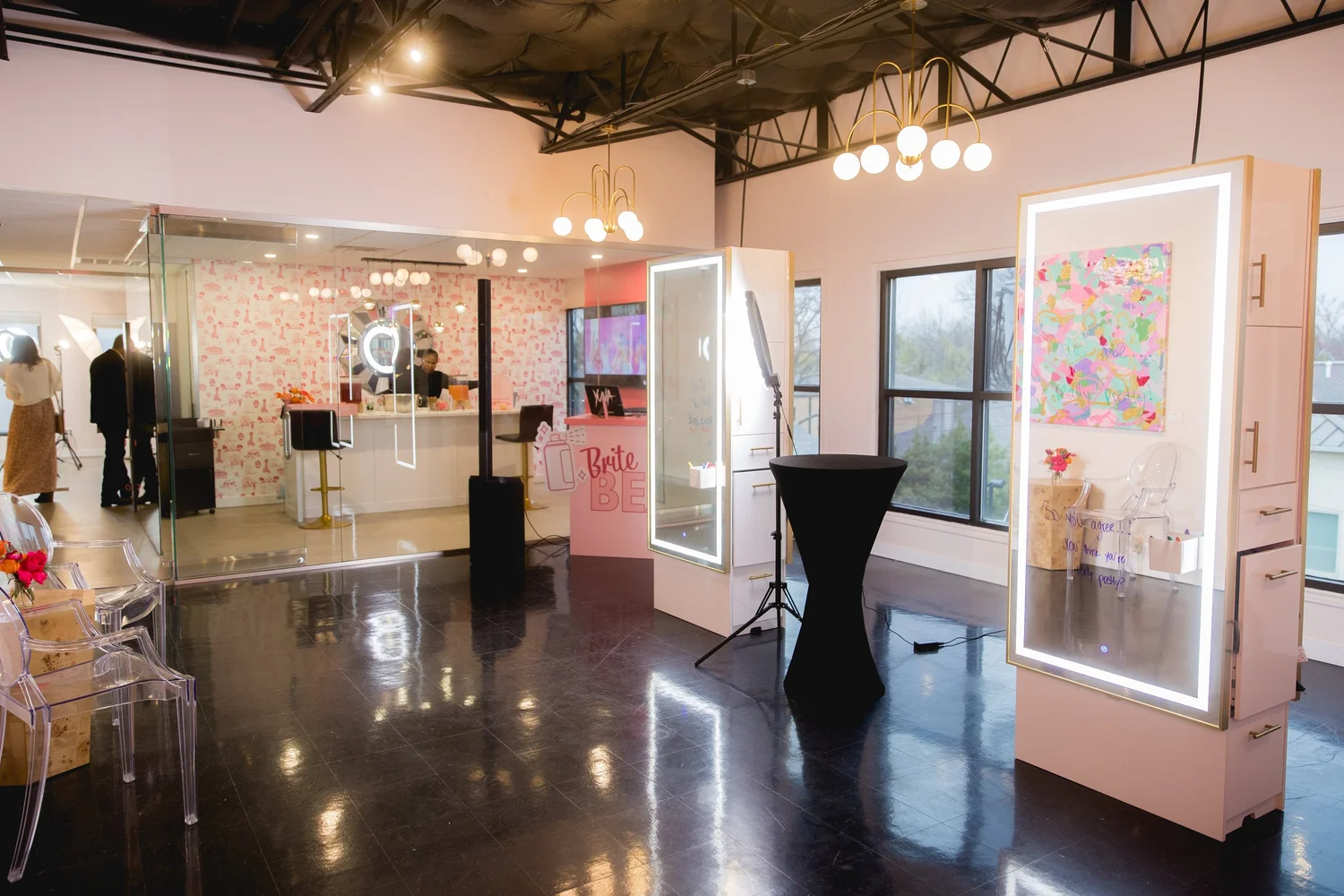 Pop Up Makeup Bar | Saubhaya Makeup
