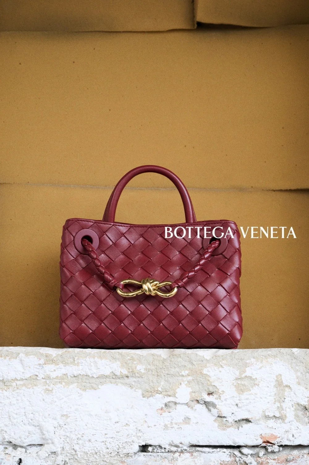 Architectural Intimacy: Bottega Veneta Unveils the Compact Andiamo in ...