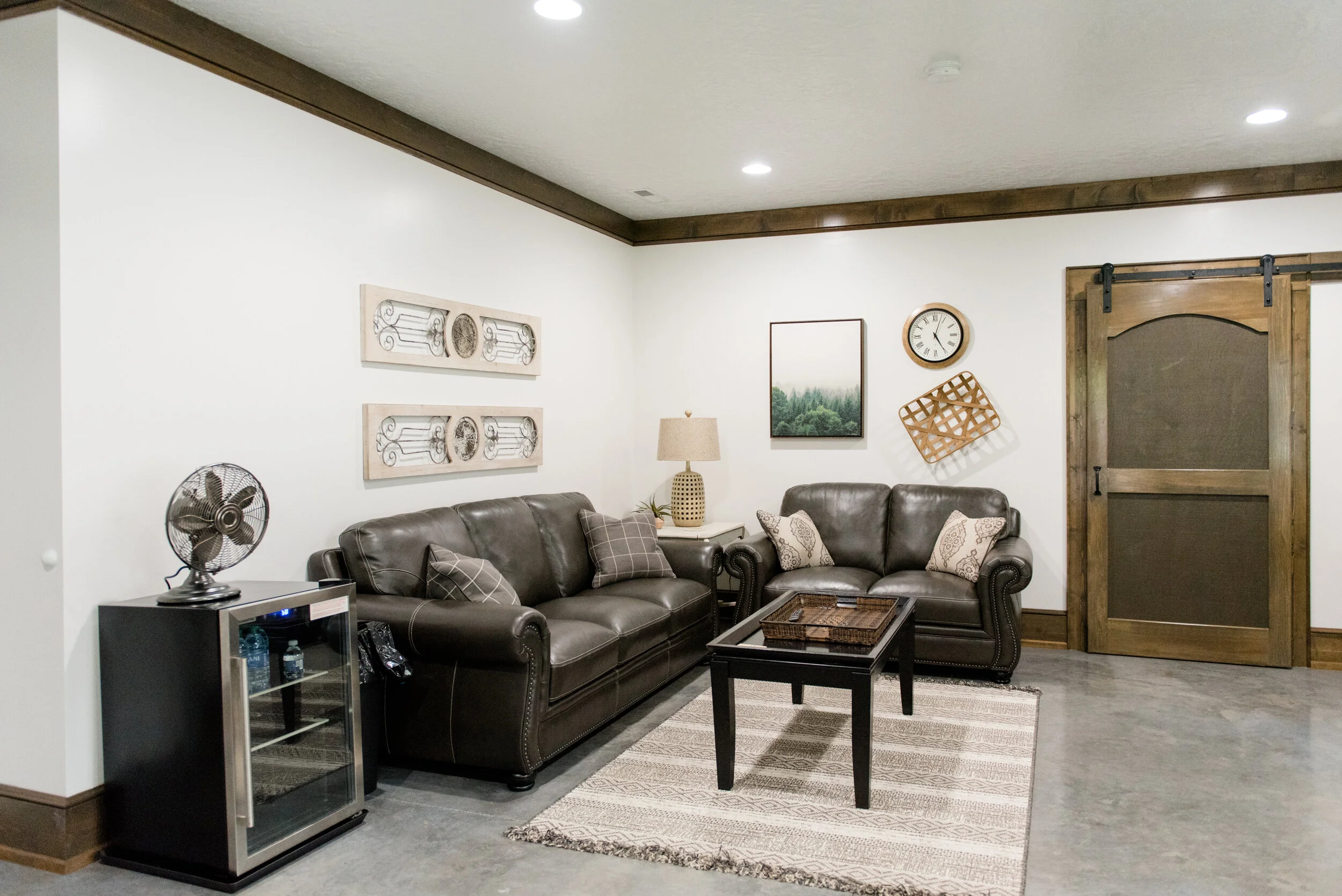 Amenities — White Farmhouse Alabama Wedding Venue