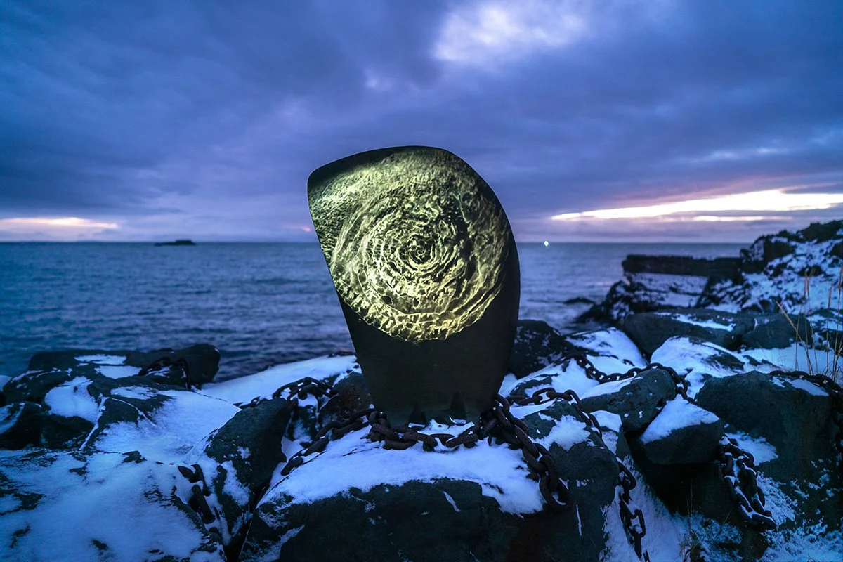 At the Currents' Edge — Meredith Leich