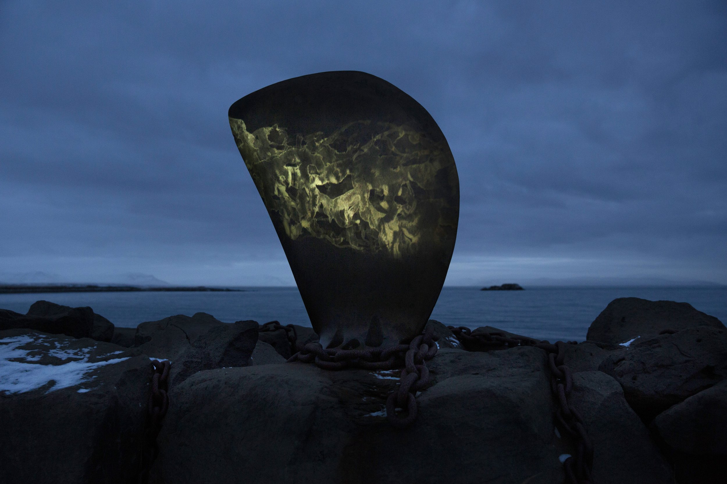 At the Currents' Edge — Meredith Leich