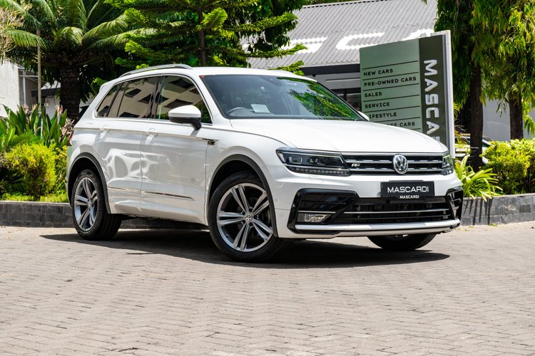 Discover the 2018 Volkswagen Tiguan R-Line Package | Low Mileage — MASCARDI