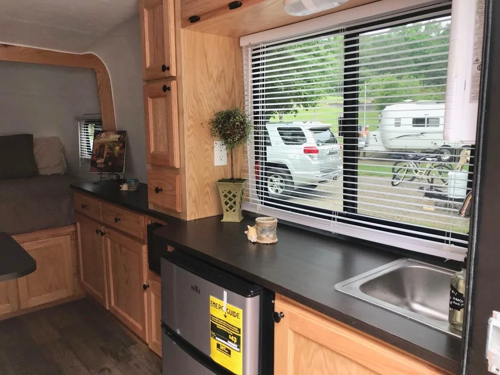 Snoozy II light weight camper