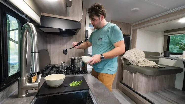 Winnebago Micro Minnie 2108DS FLX RV review