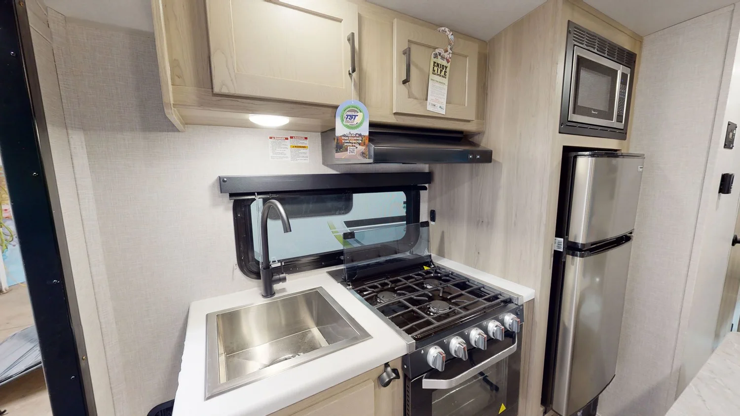 RV review: 2023 Rockwood GeoPro 19FBTH - small, solar and spectacular