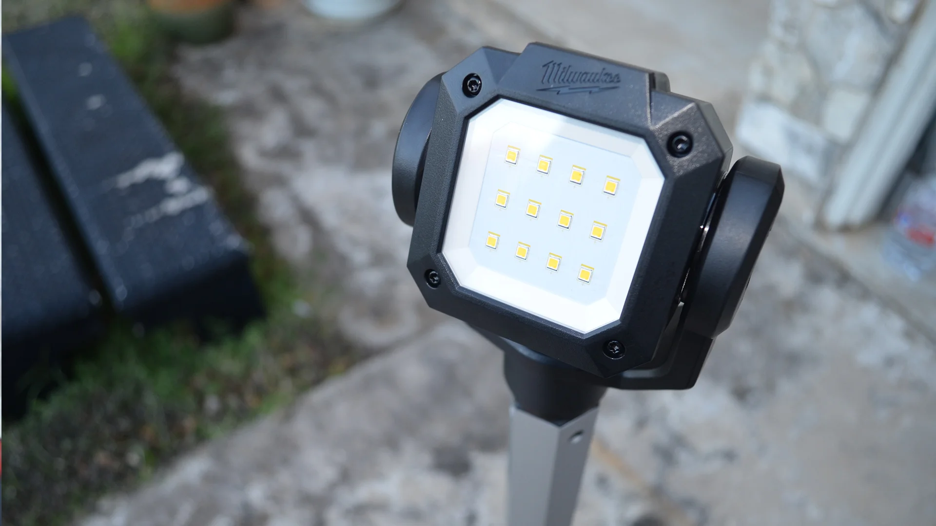 Milwaukee M18 Led Telescoping Stand Light | Shelly Lighting