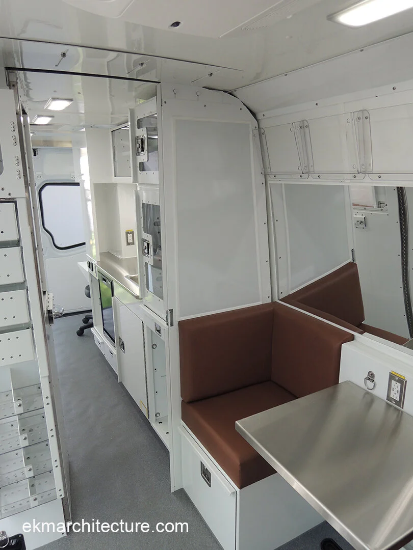 Universal Mobile Clinic (UMC) — ékm architecture + aménagement