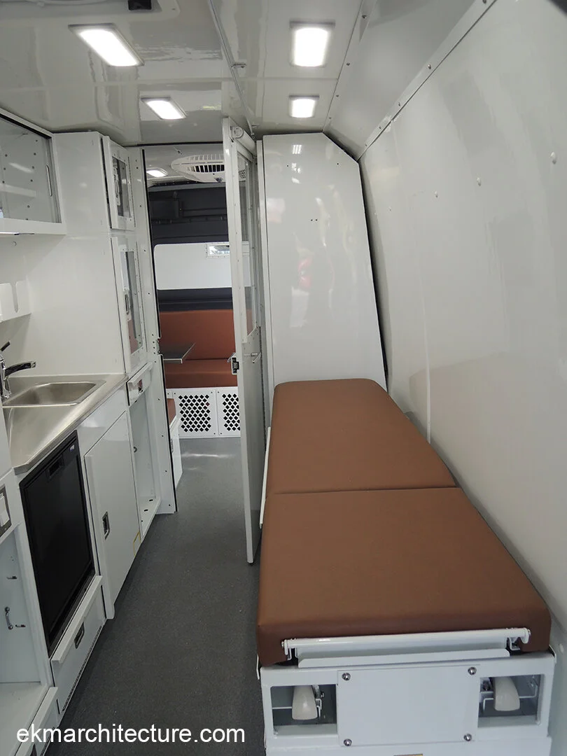 Universal Mobile Clinic (UMC) — ékm architecture + aménagement