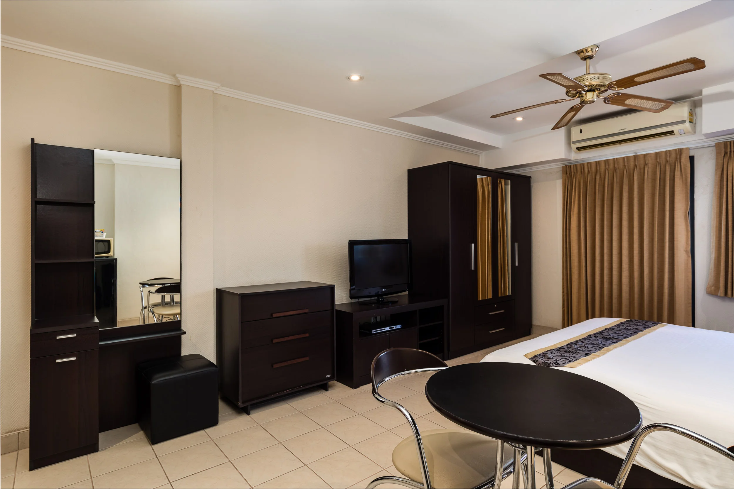 The Classroom | Hotel, Sports Bar & Music Lounge, Central Pattaya