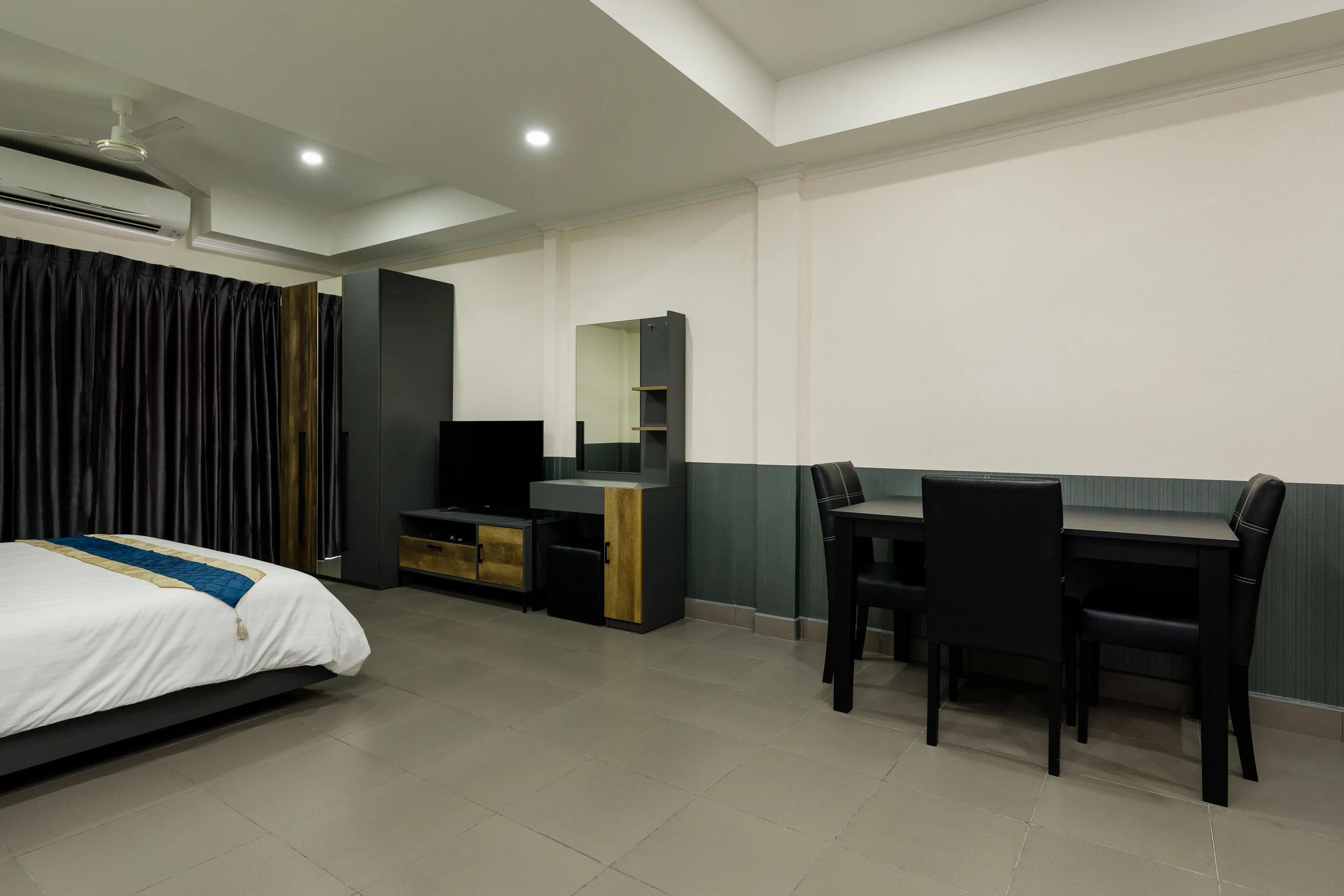 Hotel Rooms | The Classroom Hotel Central Pattaya Hotel Rooms — The ...