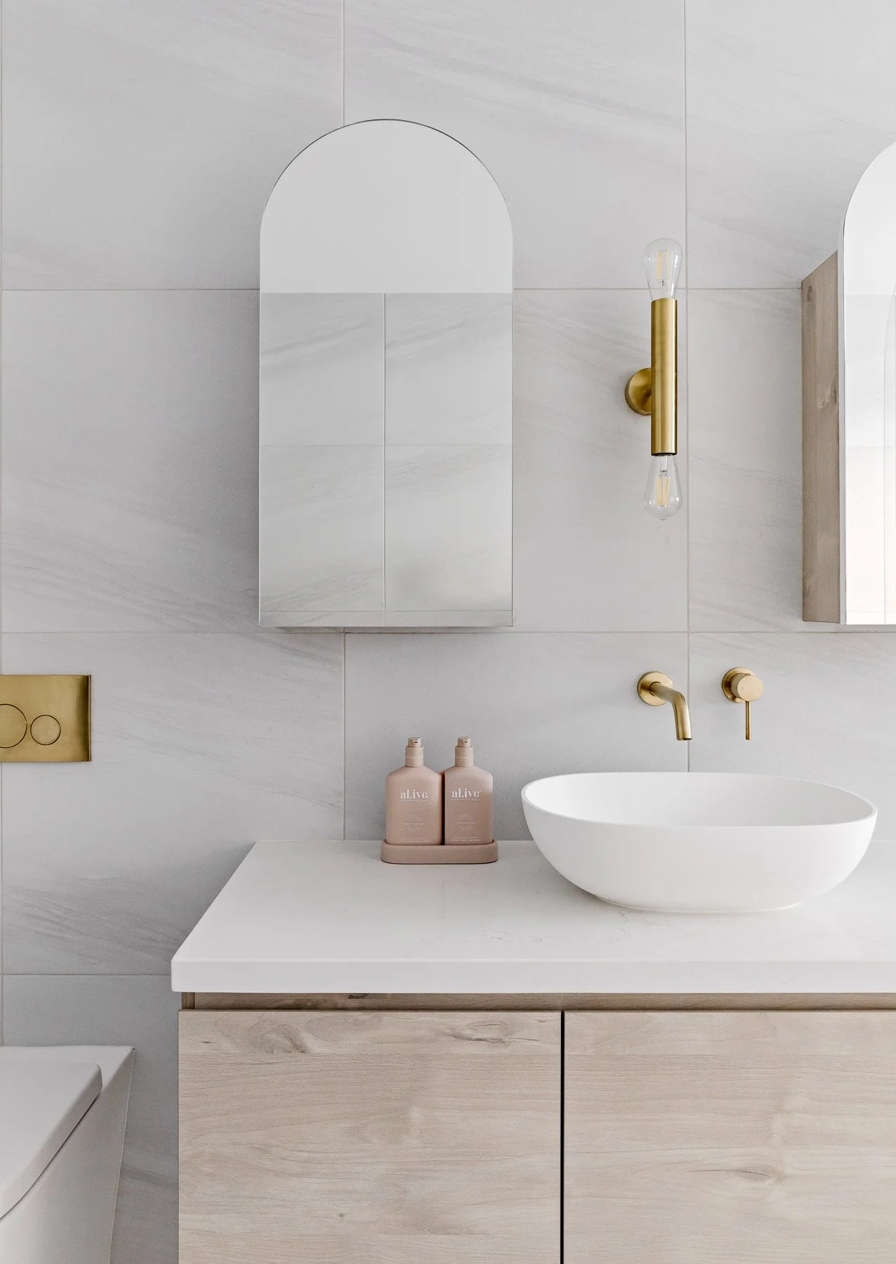 15 Stunning Bathroom Tile Ideas for a Functional and Stylish Space ...