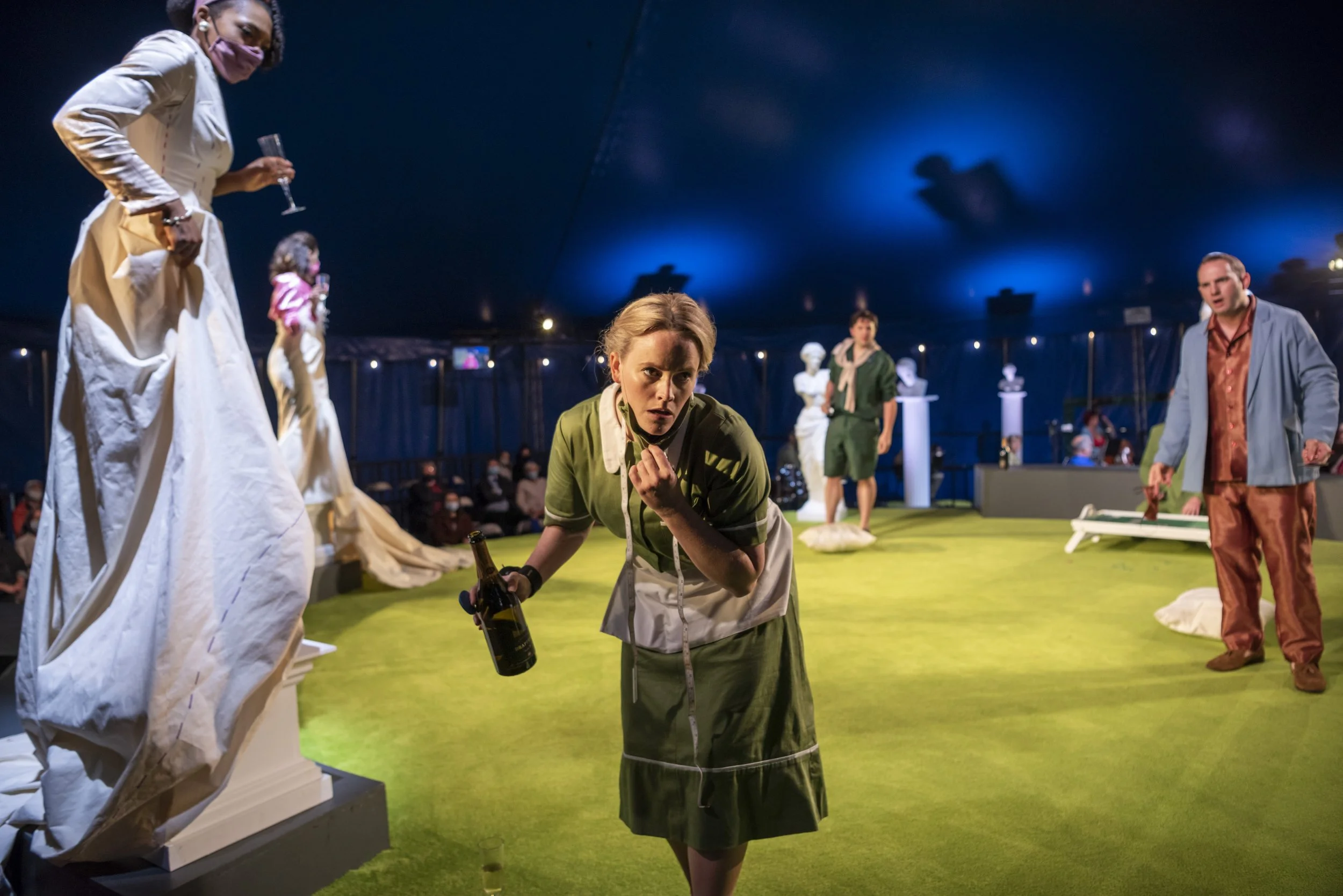 About — Lizzie Holmes