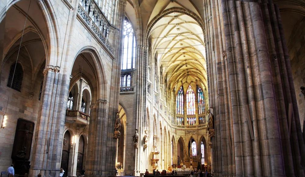 The History of Gothic Cathedrals: The Architecture of Light — ROST ...