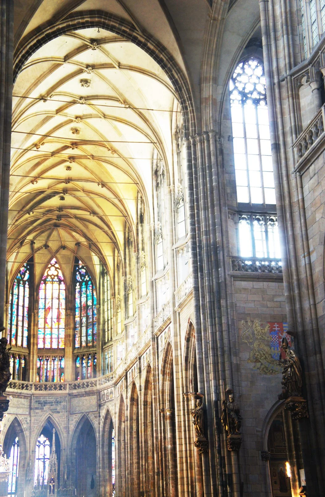 The History of Gothic Cathedrals: The Architecture of Light — ROST ...