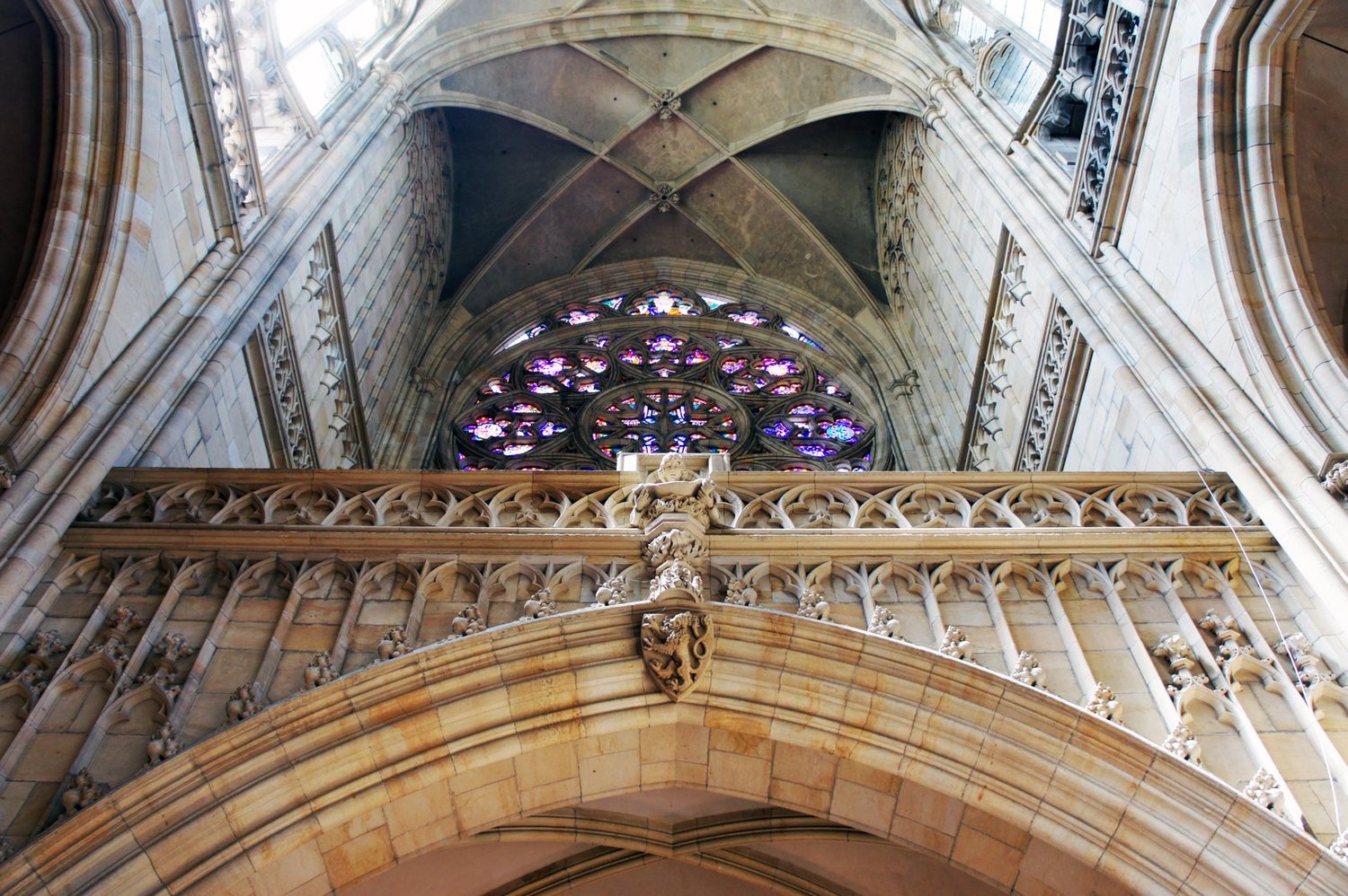 The History of Gothic Cathedrals: The Architecture of Light — ROST ...