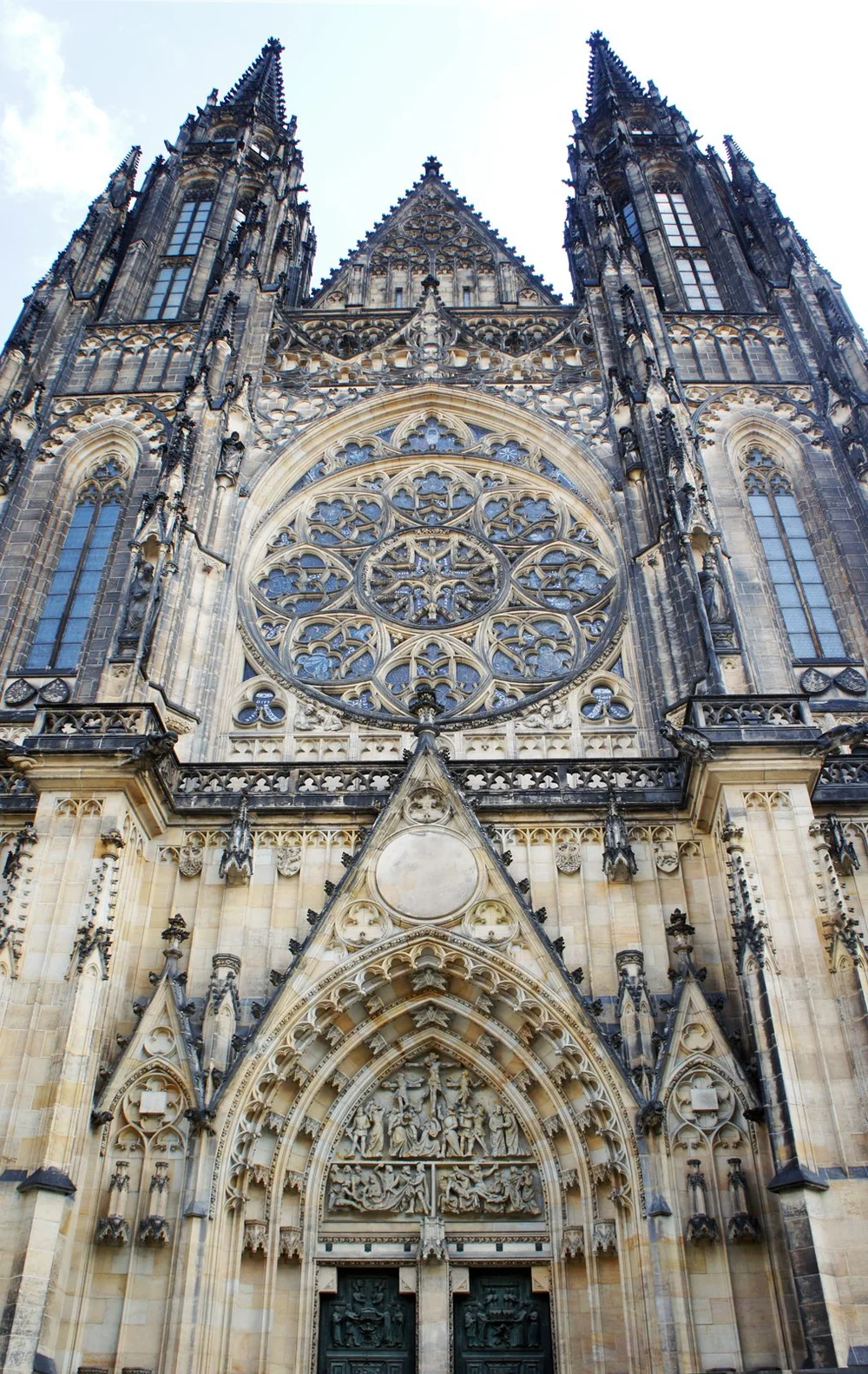 The History of Gothic Cathedrals: The Architecture of Light — ROST ...