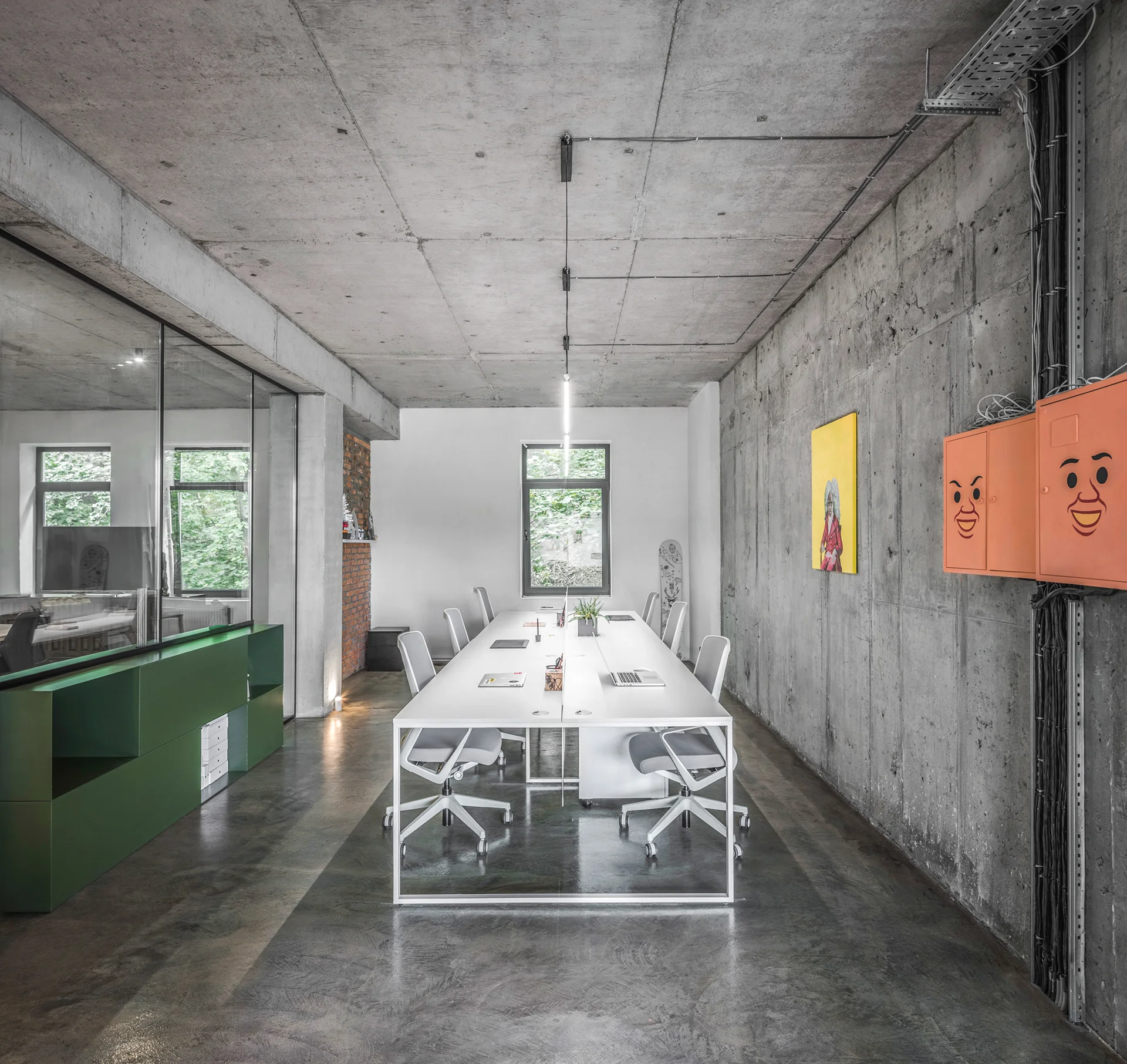 BANDA — balbek bureau