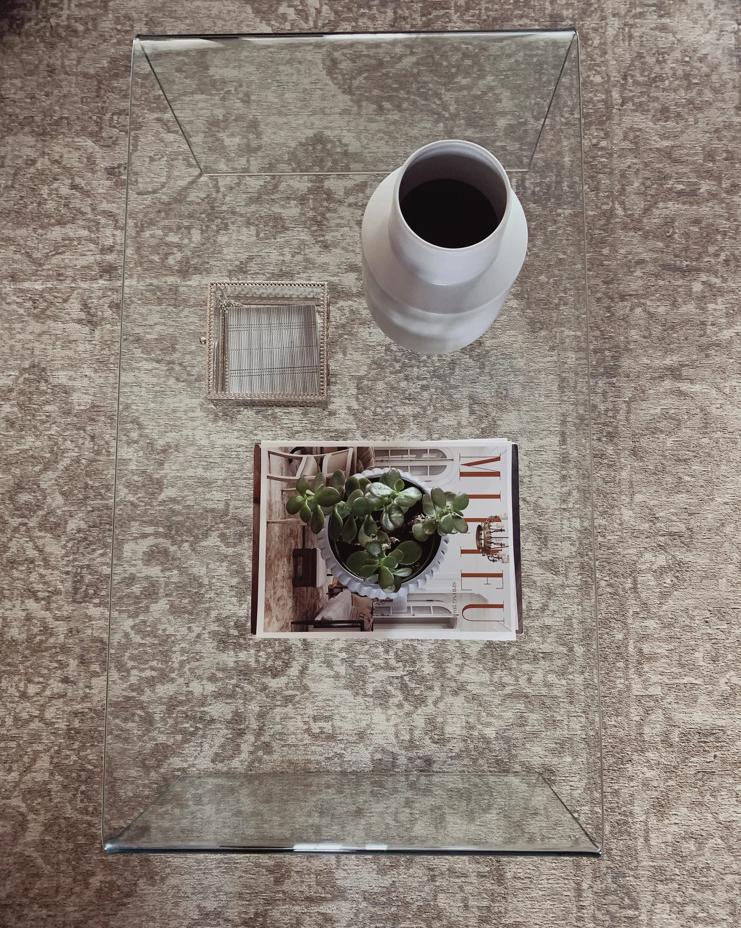 How to style a small coffee table — Studio Onyx