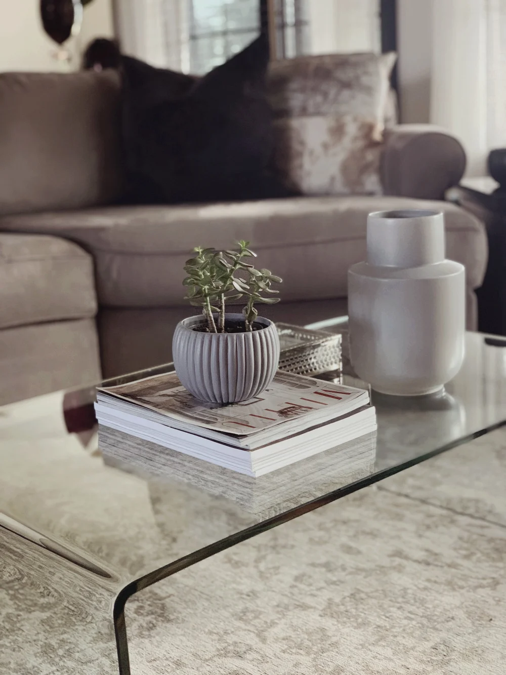 How to style a small coffee table — Studio Onyx
