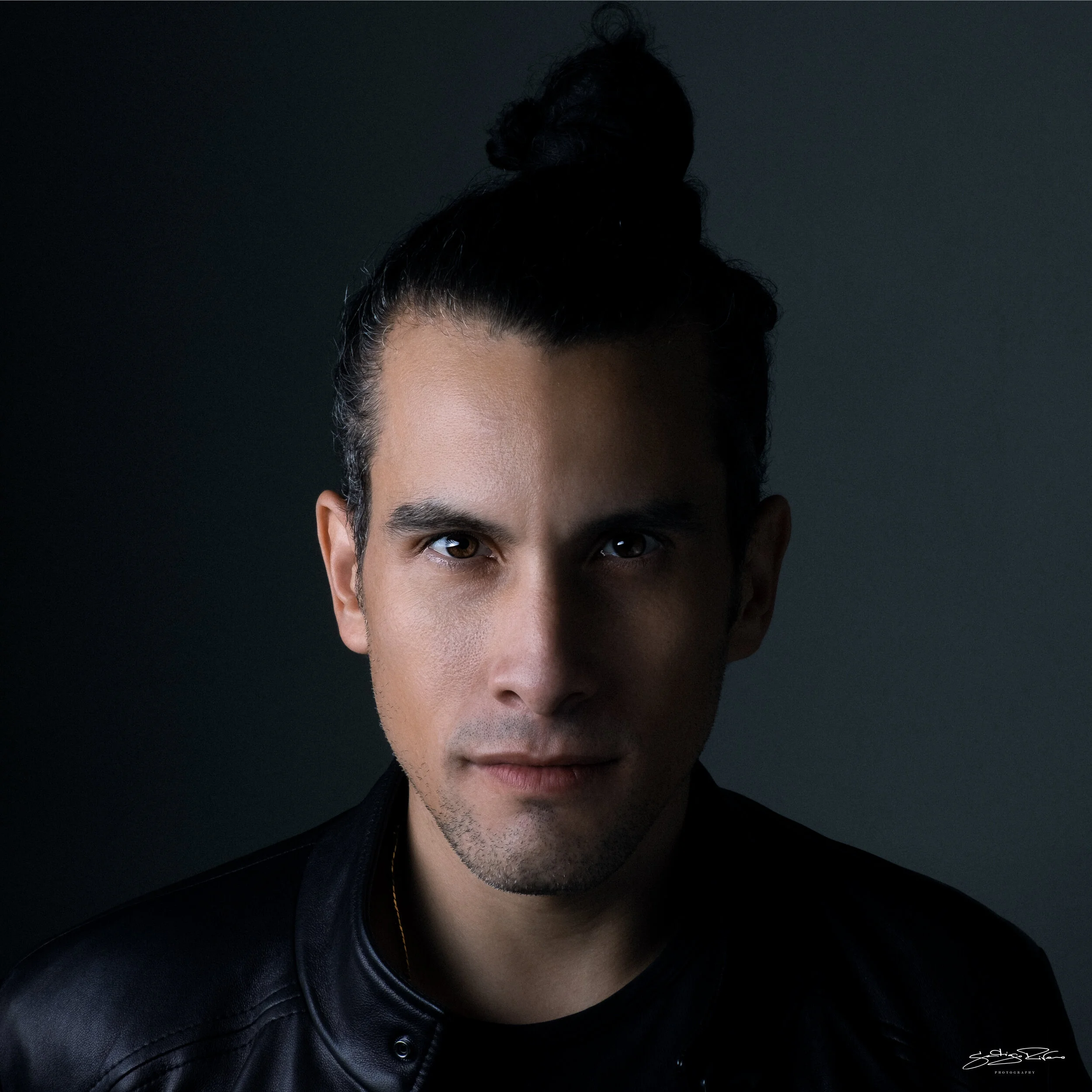 SANTIAGO RIVERO PRESENTA