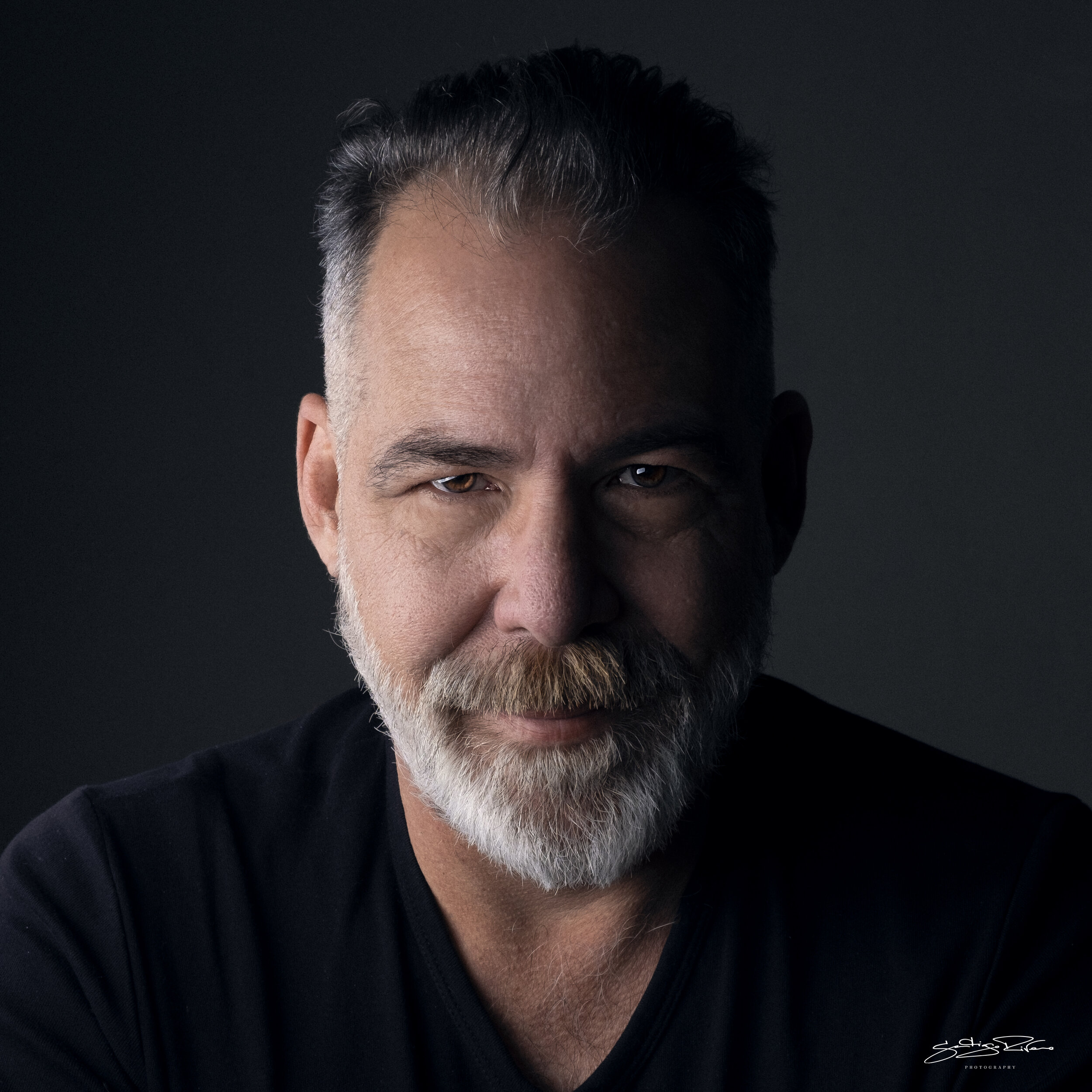 SANTIAGO RIVERO PRESENTA