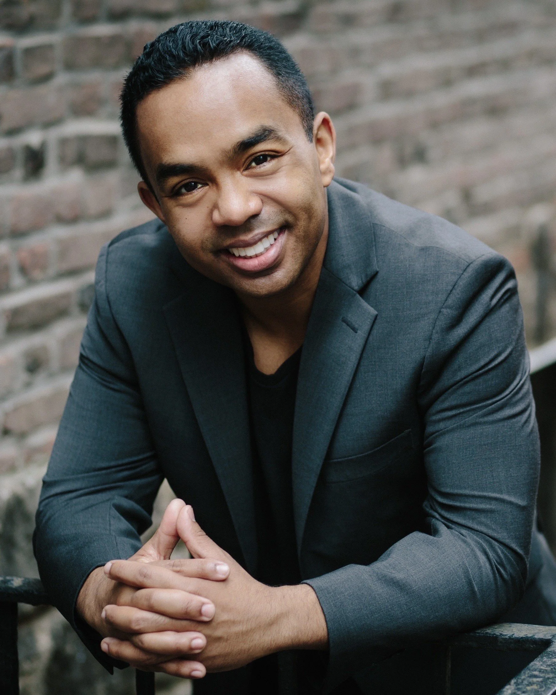 Bio — Martin Bakari, Tenor