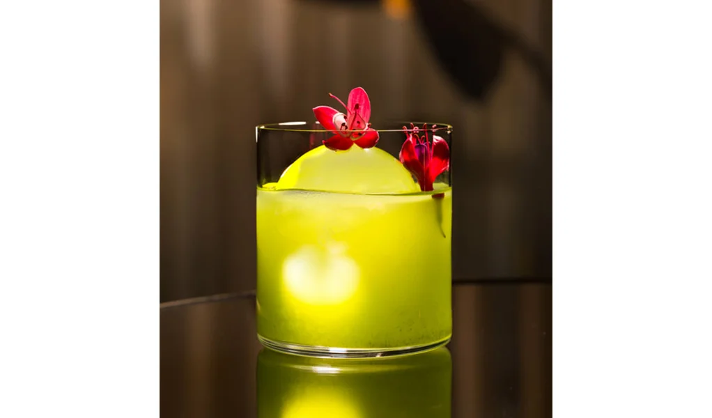 The Mandrake's Waeska Bar — The Three Drinkers