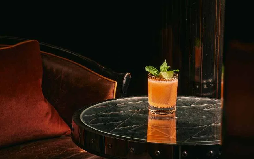 The American Bar: One of a Kind — The Three Drinkers