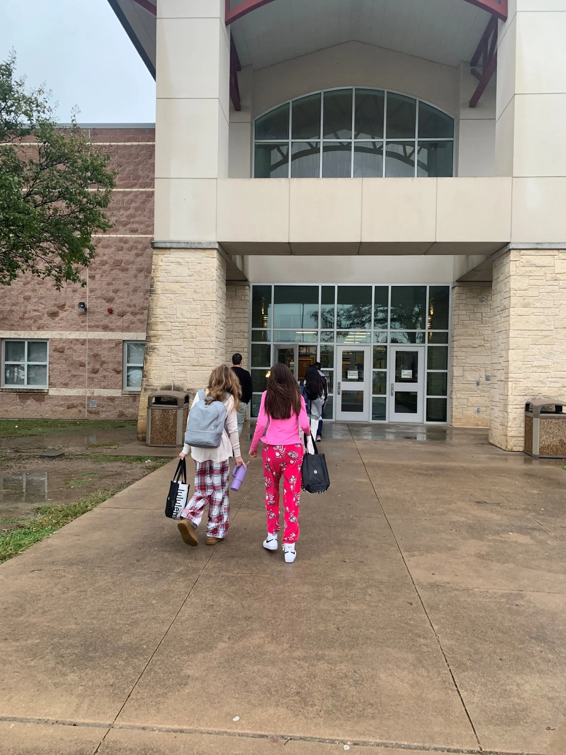 Eliza Kelly travels to Henry Middle School — Larne High School