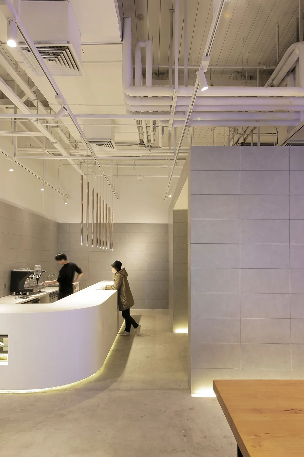 Art and Coffee Come Together at Café La Loop 86 — Design Anthology