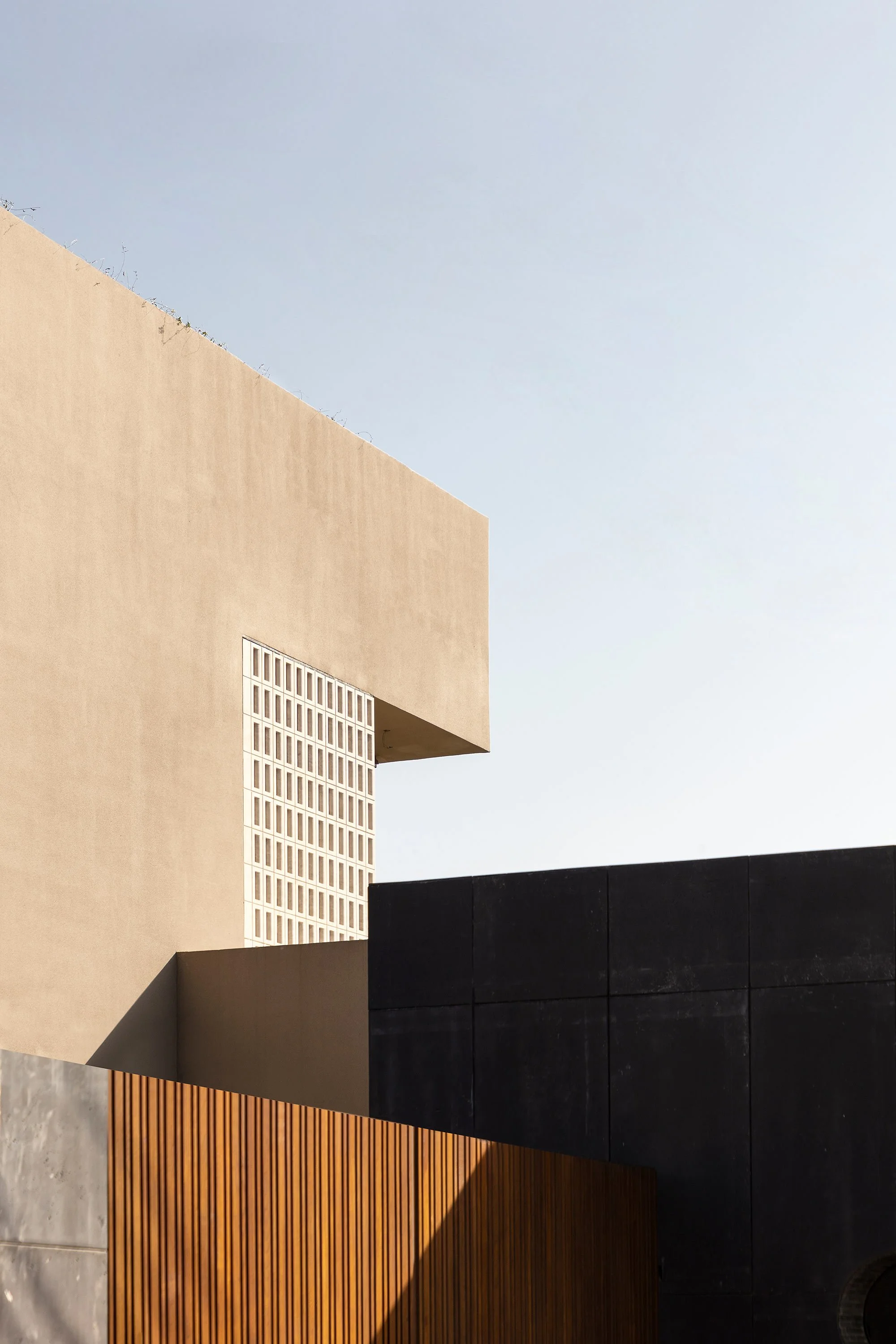 A Modernist Monolith Opens to Reveal a Luxury Sanctuary — Design Anthology