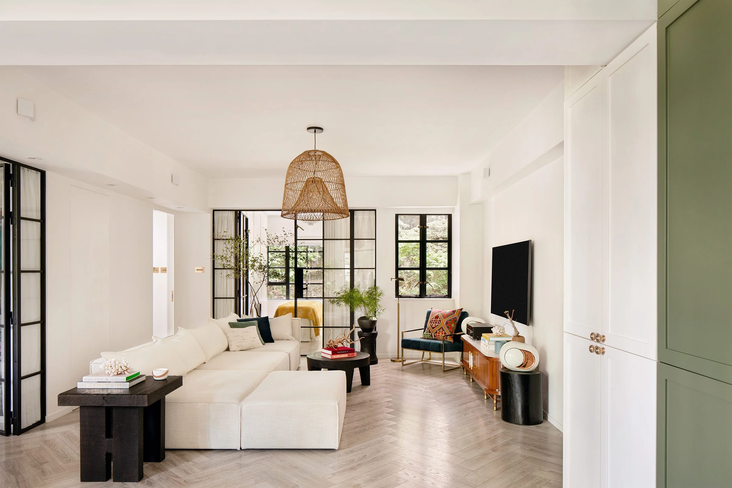 Hong Kong Interior Design — Chic and modern Parisian Apartment — Design ...