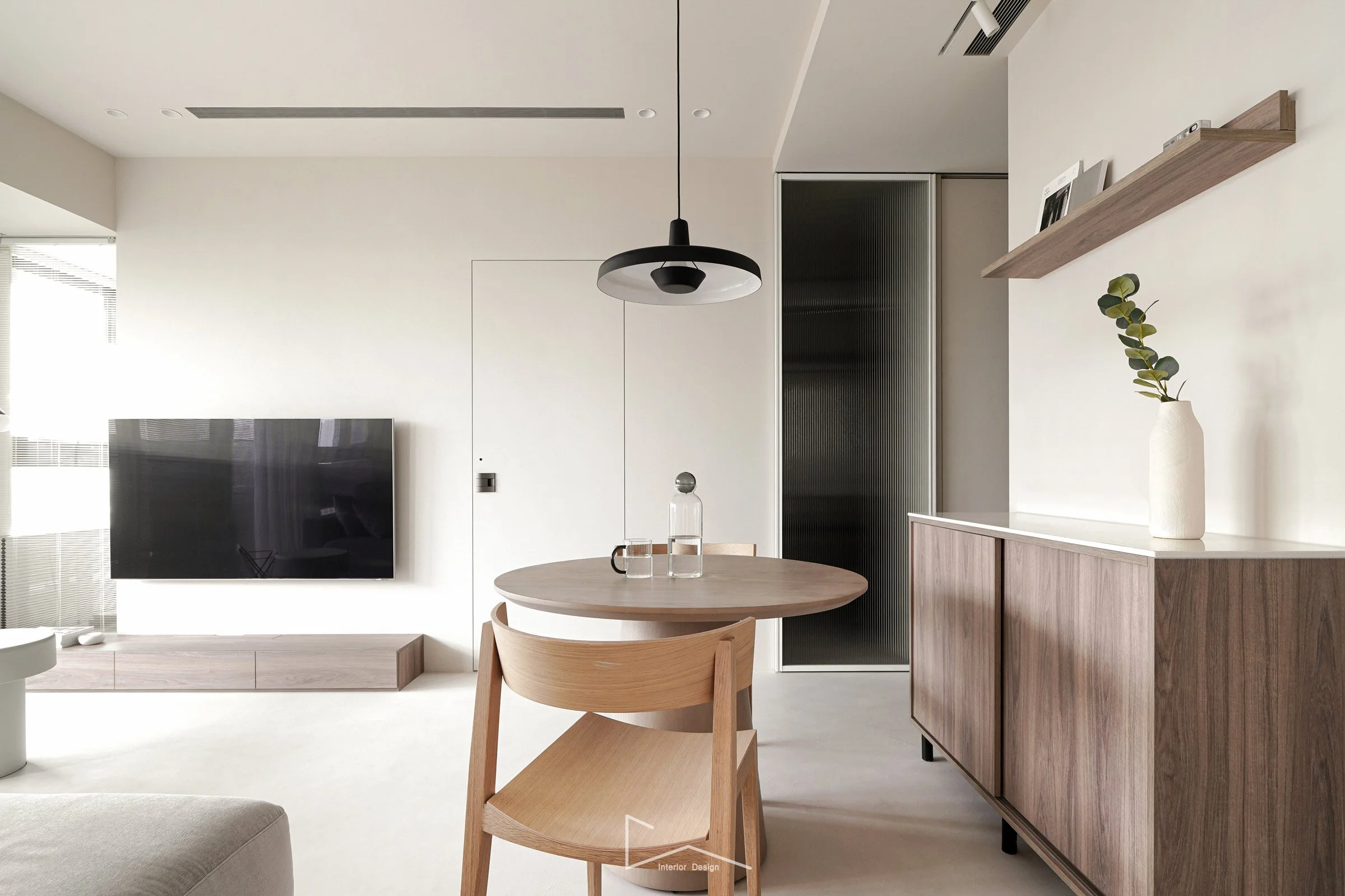 This Petite Apartment Harnesses the Light — Design Anthology